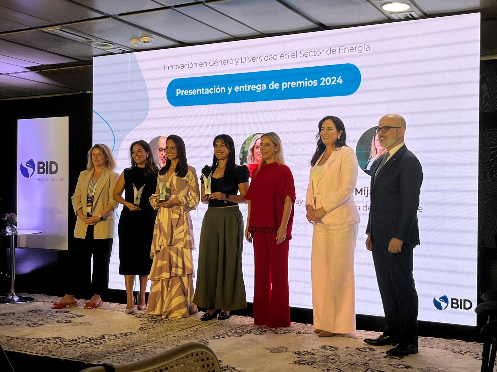 AES Panamá Recibe el Premio de Innovación en Género y Diversidad en ...